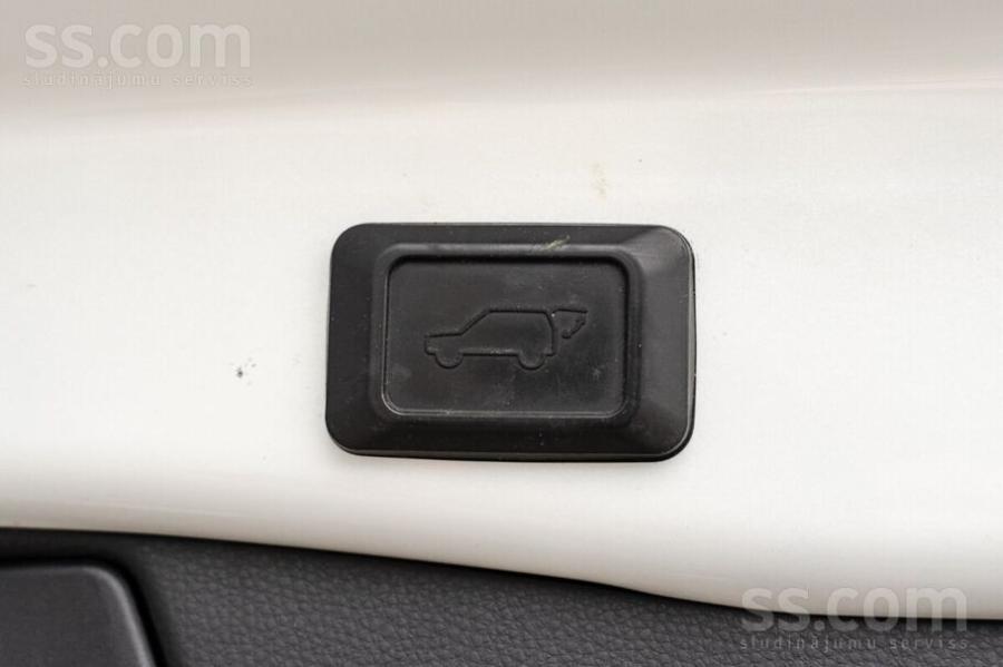 Balts Toyota RAV4 2019 Rīga, ar dzinēja tilpumu 2.50 L un nobraukumu 144 tūkst. km par 24500 €, foto 21 vietnē AUTOMOTO.COM.LV