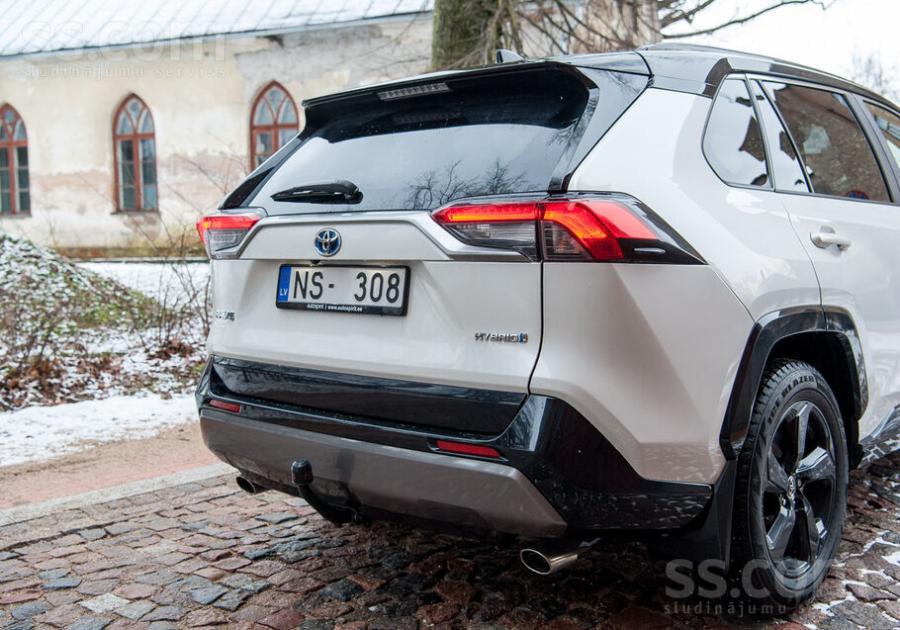 Balts Toyota RAV4 2019 Cēsis, ar dzinēja tilpumu 2.50 L un nobraukumu 98 tūkst. km par 27000 €, foto 1 vietnē AUTOMOTO.COM.LV