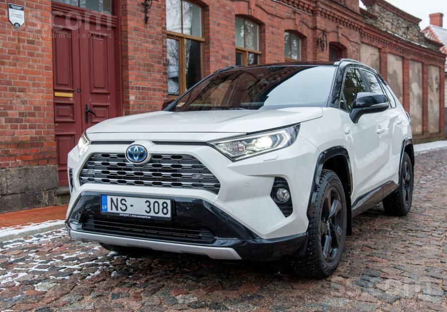 Balts Toyota RAV4 2019 Cēsis, ar dzinēja tilpumu 2.50 L un nobraukumu 98 tūkst. km par 27000 €, foto 3 vietnē AUTOMOTO.COM.LV