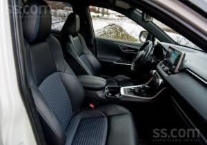 Balts Toyota RAV4 2019 Cēsis, ar dzinēja tilpumu 2.50 L un nobraukumu 98 tūkst. km par 27000 €, foto 13 vietnē AUTOMOTO.COM.LV