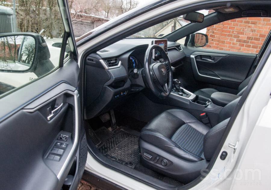 Balts Toyota RAV4 2019 Cēsis, ar dzinēja tilpumu 2.50 L un nobraukumu 98 tūkst. km par 27000 €, foto 20 vietnē AUTOMOTO.COM.LV