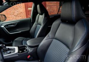 Balts Toyota RAV4 2019 Cēsis, ar dzinēja tilpumu 2.50 L un nobraukumu 98 tūkst. km par 27000 €, foto 22 vietnē AUTOMOTO.COM.LV