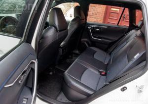 Balts Toyota RAV4 2019 Cēsis, ar dzinēja tilpumu 2.50 L un nobraukumu 98 tūkst. km par 27000 €, foto 23 vietnē AUTOMOTO.COM.LV