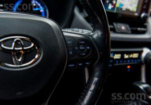 Balts Toyota RAV4 2019 Cēsis, ar dzinēja tilpumu 2.50 L un nobraukumu 98 tūkst. km par 27000 €, foto 25 vietnē AUTOMOTO.COM.LV