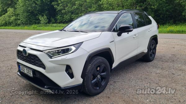 White Toyota RAV4 2019 in Maardu, with an engine capacity of 2.50 L and mileage of 122 thousand km for 27000 €, photo 1 on AUTOMOTO.COM.LV