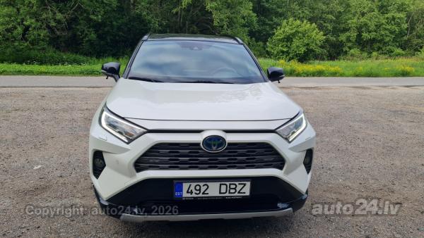 White Toyota RAV4 2019 in Maardu, with an engine capacity of 2.50 L and mileage of 122 thousand km for 27000 €, photo 2 on AUTOMOTO.COM.LV