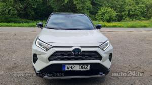 White Toyota RAV4 2019 in Maardu, with an engine capacity of 2.50 L and mileage of 122 thousand km for 27000 €, photo 3 on AUTOMOTO.COM.LV