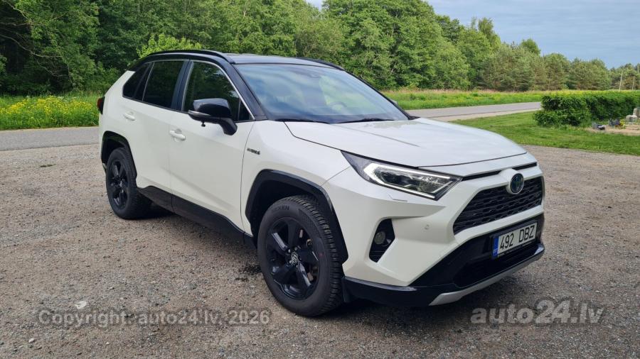 White Toyota RAV4 2019 in Maardu, with an engine capacity of 2.50 L and mileage of 122 thousand km for 27000 €, photo 4 on AUTOMOTO.COM.LV
