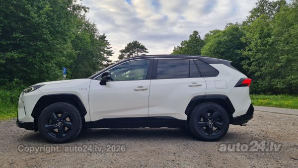 White Toyota RAV4 2019 in Maardu, with an engine capacity of 2.50 L and mileage of 122 thousand km for 27000 €, photo 5 on AUTOMOTO.COM.LV