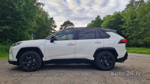 White Toyota RAV4 2019 in Maardu, with an engine capacity of 2.50 L and mileage of 122 thousand km for 27000 €, photo 6 on AUTOMOTO.COM.LV