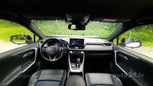 White Toyota RAV4 2019 in Maardu, with an engine capacity of 2.50 L and mileage of 122 thousand km for 27000 €, photo 10 on AUTOMOTO.COM.LV