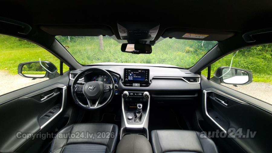 White Toyota RAV4 2019 in Maardu, with an engine capacity of 2.50 L and mileage of 122 thousand km for 27000 €, photo 10 on AUTOMOTO.COM.LV