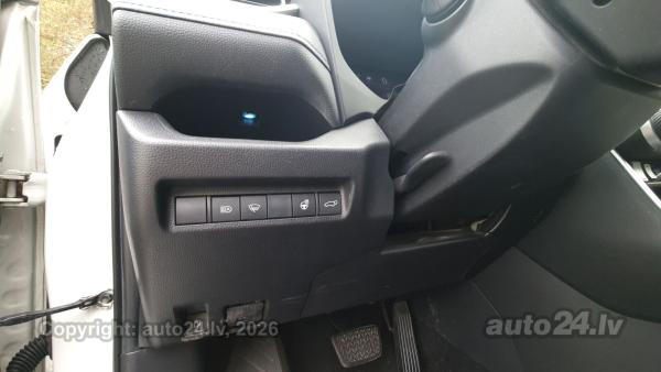 White Toyota RAV4 2019 in Maardu, with an engine capacity of 2.50 L and mileage of 122 thousand km for 27000 €, photo 10 on AUTOMOTO.COM.LV