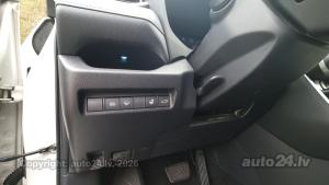 White Toyota RAV4 2019 in Maardu, with an engine capacity of 2.50 L and mileage of 122 thousand km for 27000 €, photo 11 on AUTOMOTO.COM.LV