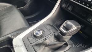 White Toyota RAV4 2019 in Maardu, with an engine capacity of 2.50 L and mileage of 122 thousand km for 27000 €, photo 13 on AUTOMOTO.COM.LV