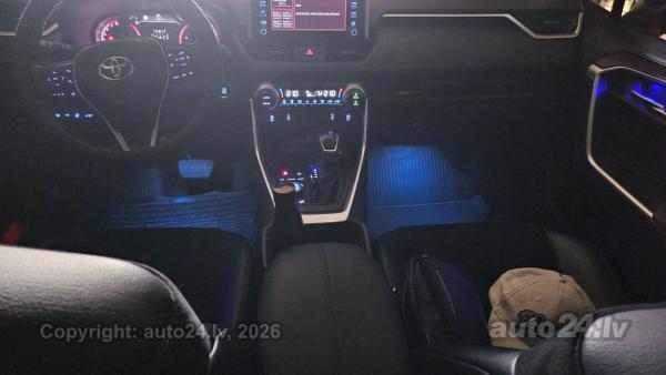 Белый Тойота РАВ 4 2019 в Таллин, объемом двигателя 2.00 л и пробегом 112 тыс. км за 28000 €, фото 8 на AUTOMOTO.COM.LV