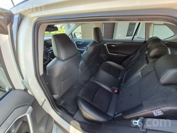 White Toyota RAV4 2019 in Rezekne, with an engine capacity of 2.50 L and mileage of 309 thousand km for 17700 €, photo 7 on AUTOMOTO.COM.LV