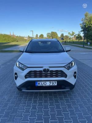 Белый Тойота РАВ 4 2019 в Юрбаркас, объемом двигателя 1.99 л и пробегом 220 тыс. км за 20700 €, фото  на AUTOMOTO.COM.LV