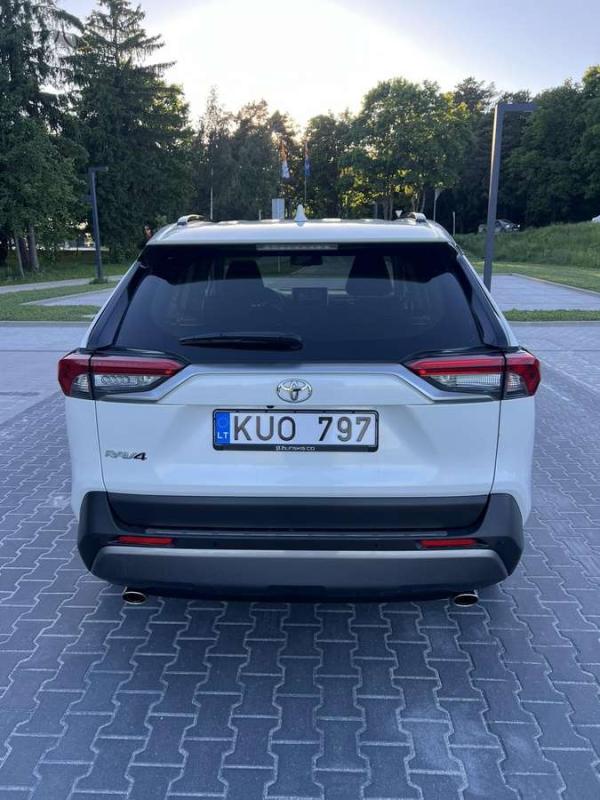 Balts Toyota RAV4 2019 Jurbarkas, ar dzinēja tilpumu 1.99 L un nobraukumu 220 tūkst. km par 20700 €, foto 5 vietnē AUTOMOTO.COM.LV