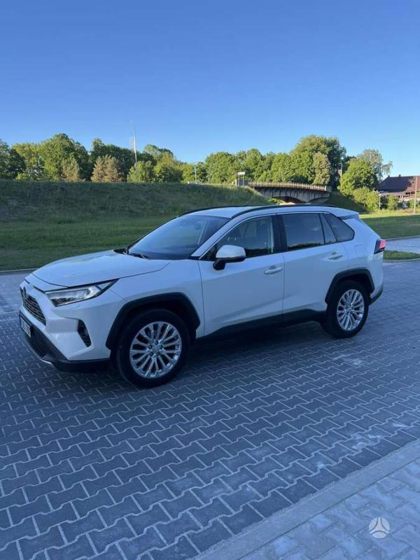 Balts Toyota RAV4 2019 Jurbarkas, ar dzinēja tilpumu 1.99 L un nobraukumu 220 tūkst. km par 20700 €, foto 8 vietnē AUTOMOTO.COM.LV