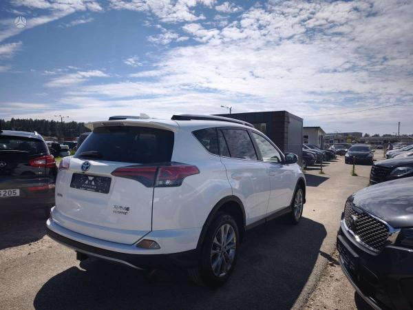 Balts Toyota RAV4 2019 Viļņa, ar dzinēja tilpumu 2.50 L un nobraukumu 179 tūkst. km par 18450 €, foto 5 vietnē AUTOMOTO.COM.LV