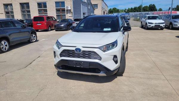 White Toyota RAV4 2019 in Siauliai, with an engine capacity of 2.49 L and mileage of 175 thousand km for 22700 €, photo 4 on AUTOMOTO.COM.LV