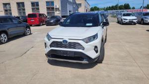 White Toyota RAV4 2019 in Siauliai, with an engine capacity of 2.49 L and mileage of 175 thousand km for 22700 €, photo 5 on AUTOMOTO.COM.LV