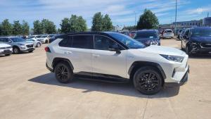 White Toyota RAV4 2019 in Siauliai, with an engine capacity of 2.49 L and mileage of 175 thousand km for 22700 €, photo 6 on AUTOMOTO.COM.LV