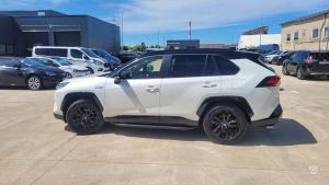 White Toyota RAV4 2019 in Siauliai, with an engine capacity of 2.49 L and mileage of 175 thousand km for 22700 €, photo 7 on AUTOMOTO.COM.LV