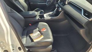 White Toyota RAV4 2019 in Siauliai, with an engine capacity of 2.49 L and mileage of 175 thousand km for 22700 €, photo 15 on AUTOMOTO.COM.LV