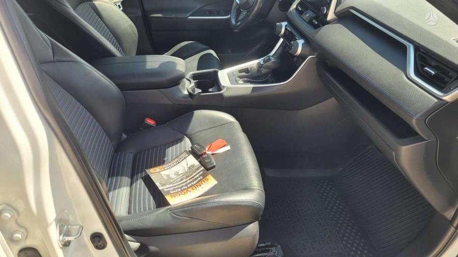 White Toyota RAV4 2019 in Siauliai, with an engine capacity of 2.49 L and mileage of 175 thousand km for 22700 €, photo 15 on AUTOMOTO.COM.LV