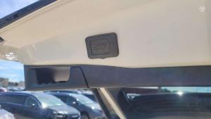White Toyota RAV4 2019 in Siauliai, with an engine capacity of 2.49 L and mileage of 175 thousand km for 22700 €, photo 17 on AUTOMOTO.COM.LV