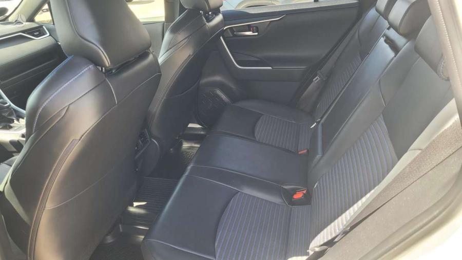 White Toyota RAV4 2019 in Siauliai, with an engine capacity of 2.49 L and mileage of 175 thousand km for 22700 €, photo 19 on AUTOMOTO.COM.LV