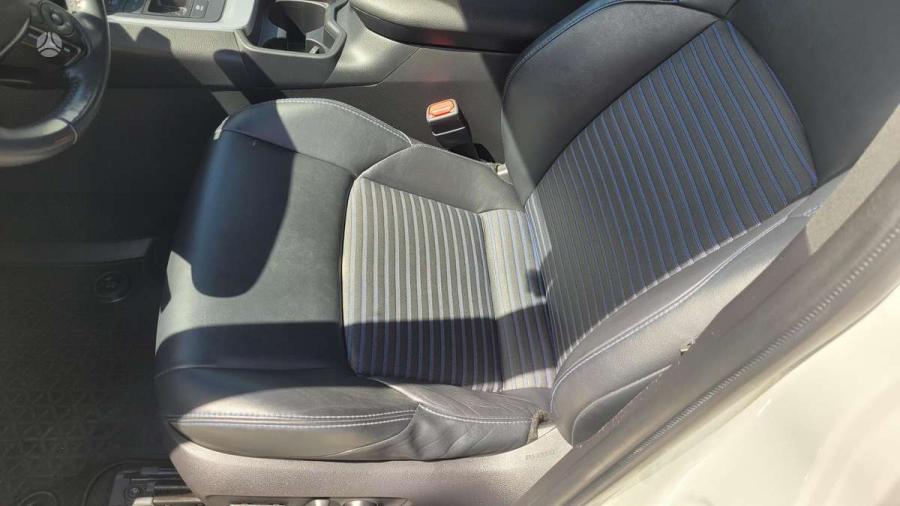 White Toyota RAV4 2019 in Siauliai, with an engine capacity of 2.49 L and mileage of 175 thousand km for 22700 €, photo 22 on AUTOMOTO.COM.LV
