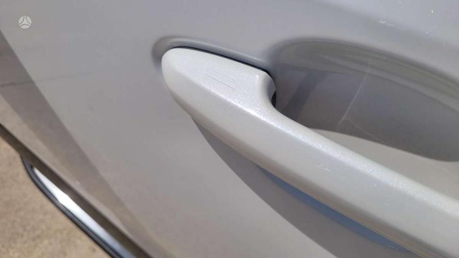 White Toyota RAV4 2019 in Siauliai, with an engine capacity of 2.49 L and mileage of 175 thousand km for 22700 €, photo 24 on AUTOMOTO.COM.LV