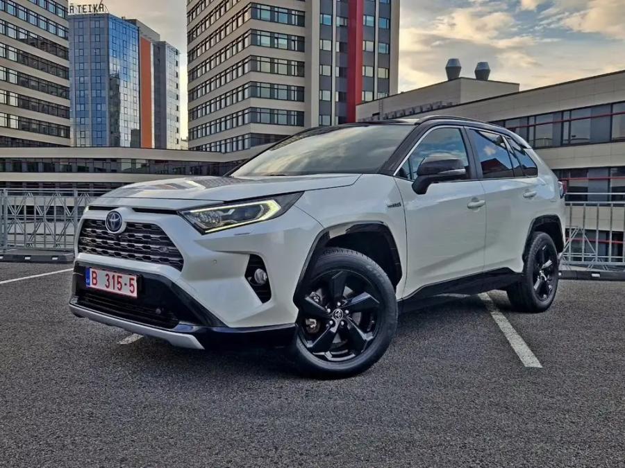 Balts Toyota RAV4 2019 Rīga, ar dzinēja tilpumu 2.50 L un nobraukumu 84 tūkst. km par 29490 €, foto 1 vietnē AUTOMOTO.COM.LV