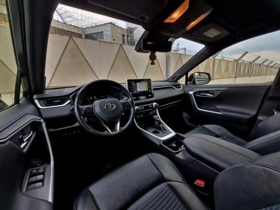 Balts Toyota RAV4 2019 Rīga, ar dzinēja tilpumu 2.50 L un nobraukumu 84 tūkst. km par 29490 €, foto 3 vietnē AUTOMOTO.COM.LV