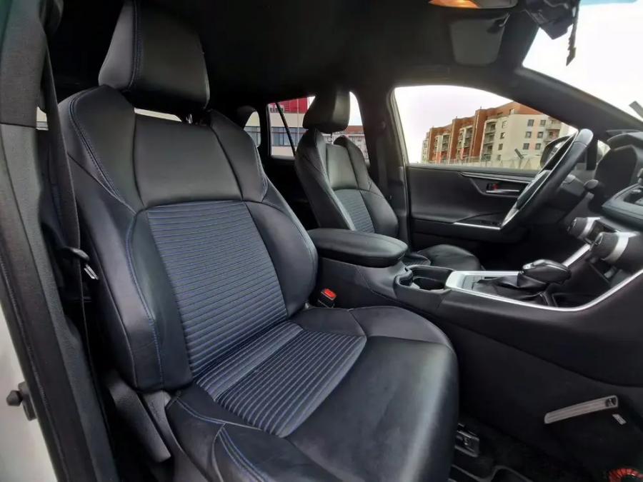 Balts Toyota RAV4 2019 Rīga, ar dzinēja tilpumu 2.50 L un nobraukumu 84 tūkst. km par 29490 €, foto 7 vietnē AUTOMOTO.COM.LV