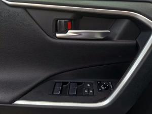 Balts Toyota RAV4 2019 Rīga, ar dzinēja tilpumu 2.50 L un nobraukumu 84 tūkst. km par 29490 €, foto 12 vietnē AUTOMOTO.COM.LV