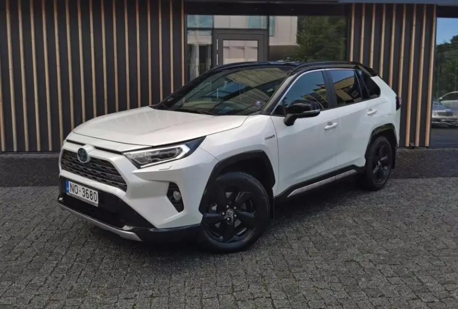 Balts Toyota RAV4 2019 Rīga, ar dzinēja tilpumu 2.50 L un nobraukumu 102 tūkst. km par 30500 €, foto 1 vietnē AUTOMOTO.COM.LV