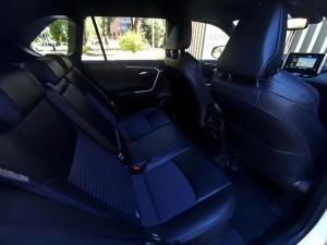 Balts Toyota RAV4 2019 Rīga, ar dzinēja tilpumu 2.50 L un nobraukumu 102 tūkst. km par 30500 €, foto 13 vietnē AUTOMOTO.COM.LV