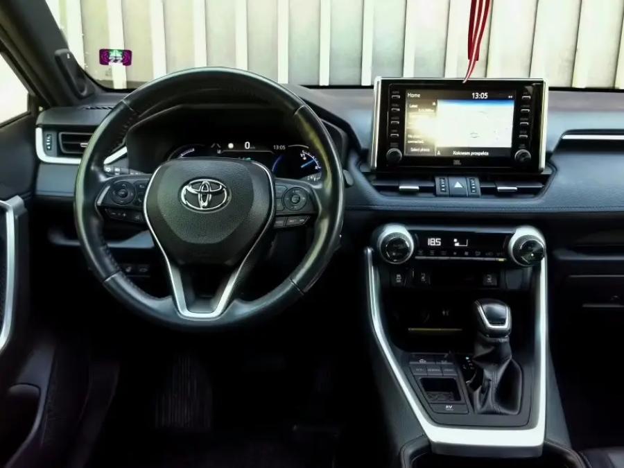 Balts Toyota RAV4 2019 Rīga, ar dzinēja tilpumu 2.50 L un nobraukumu 102 tūkst. km par 30500 €, foto 14 vietnē AUTOMOTO.COM.LV