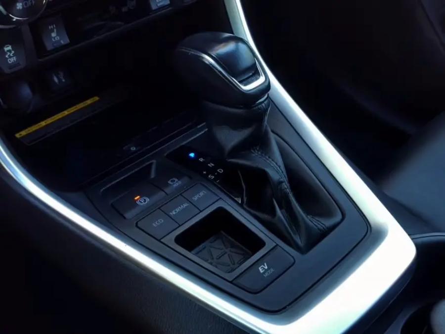 Balts Toyota RAV4 2019 Rīga, ar dzinēja tilpumu 2.50 L un nobraukumu 102 tūkst. km par 30500 €, foto 18 vietnē AUTOMOTO.COM.LV