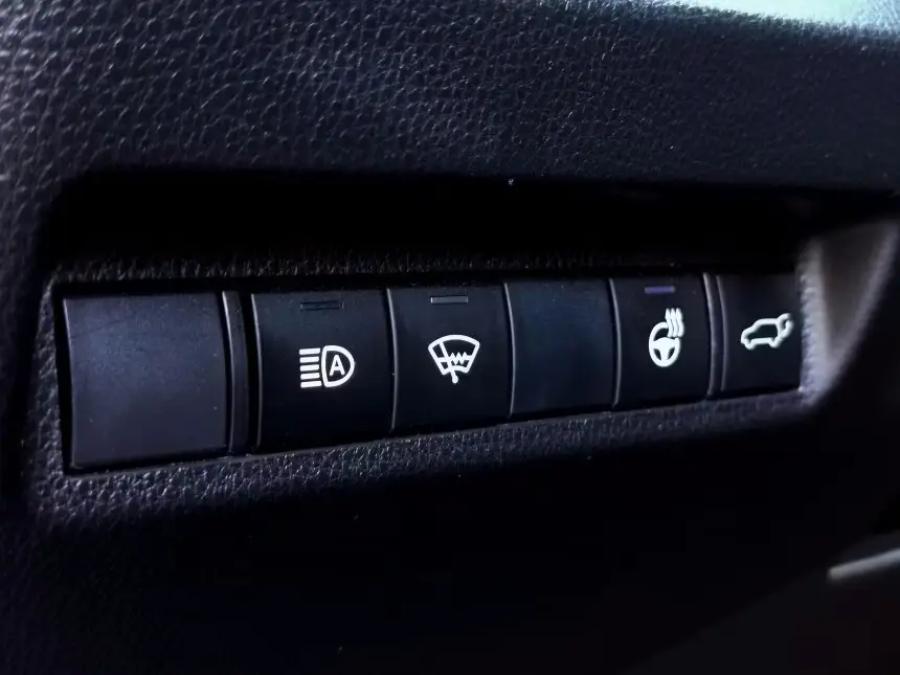 Balts Toyota RAV4 2019 Rīga, ar dzinēja tilpumu 2.50 L un nobraukumu 102 tūkst. km par 30500 €, foto 21 vietnē AUTOMOTO.COM.LV