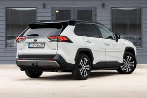 Balts Toyota RAV4 2019 Jelgava, ar dzinēja tilpumu 2.50 L un nobraukumu 140 tūkst. km par 26450 €, foto 5 vietnē AUTOMOTO.COM.LV