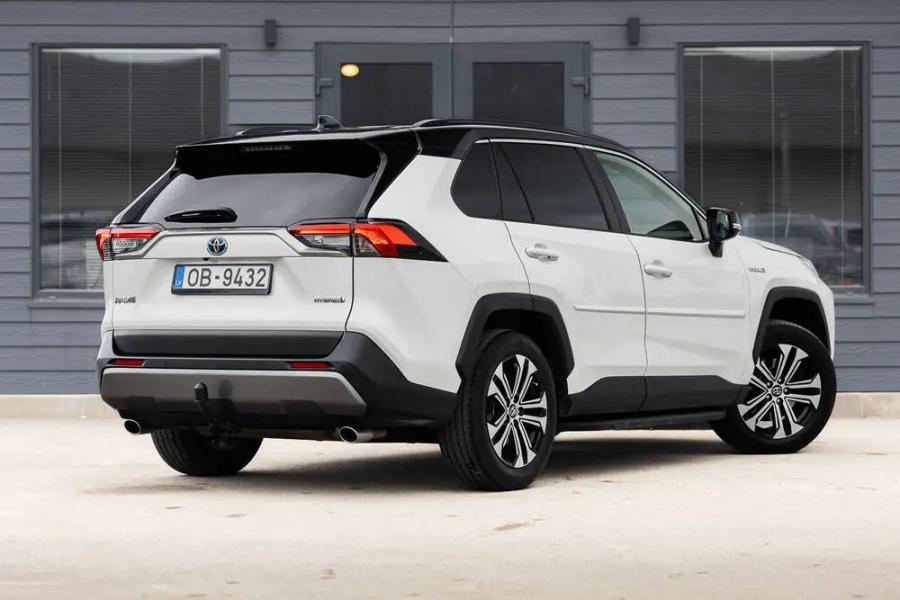 Balts Toyota RAV4 2019 Jelgava, ar dzinēja tilpumu 2.50 L un nobraukumu 140 tūkst. km par 26450 €, foto 5 vietnē AUTOMOTO.COM.LV