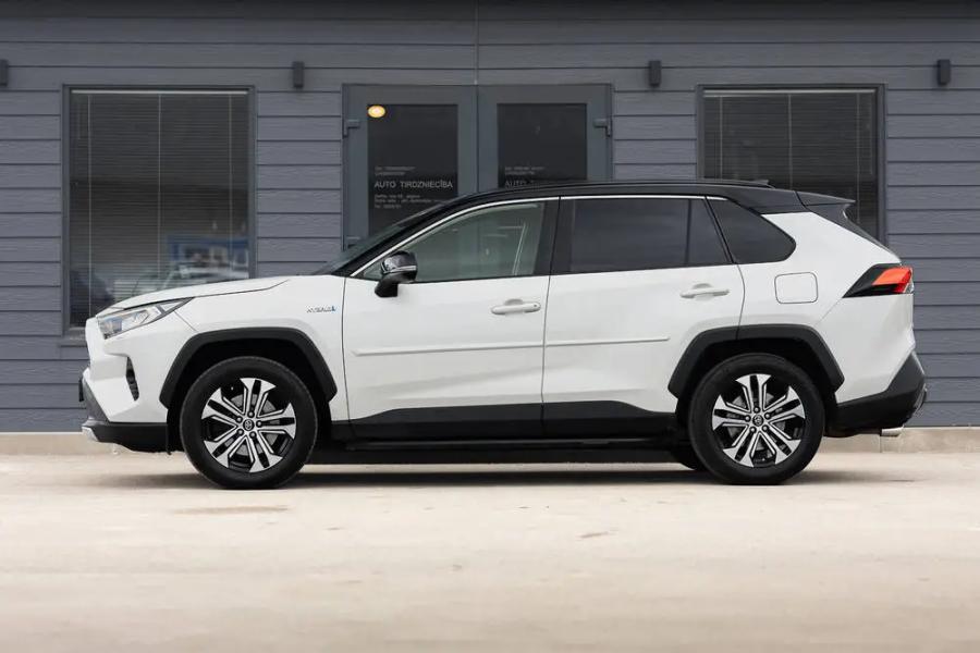 Balts Toyota RAV4 2019 Jelgava, ar dzinēja tilpumu 2.50 L un nobraukumu 140 tūkst. km par 26450 €, foto 7 vietnē AUTOMOTO.COM.LV