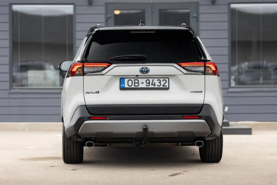 Balts Toyota RAV4 2019 Jelgava, ar dzinēja tilpumu 2.50 L un nobraukumu 140 tūkst. km par 26450 €, foto 8 vietnē AUTOMOTO.COM.LV