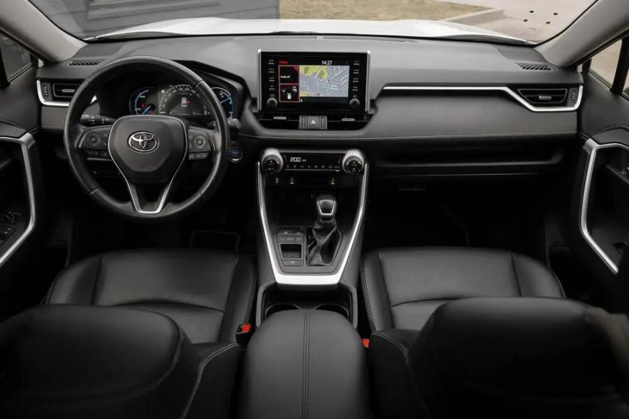 Balts Toyota RAV4 2019 Jelgava, ar dzinēja tilpumu 2.50 L un nobraukumu 140 tūkst. km par 26450 €, foto 9 vietnē AUTOMOTO.COM.LV