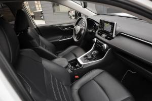 Balts Toyota RAV4 2019 Jelgava, ar dzinēja tilpumu 2.50 L un nobraukumu 140 tūkst. km par 26450 €, foto 10 vietnē AUTOMOTO.COM.LV
